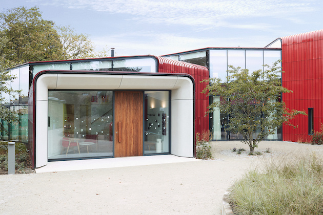 Ab Rogers' blood red Maggie's Centre balances sleekness and rusticity ...
