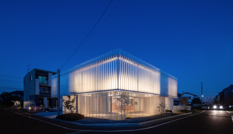 KACH wraps Yanakacho family home in translucent polycarbonate sleeve ...
